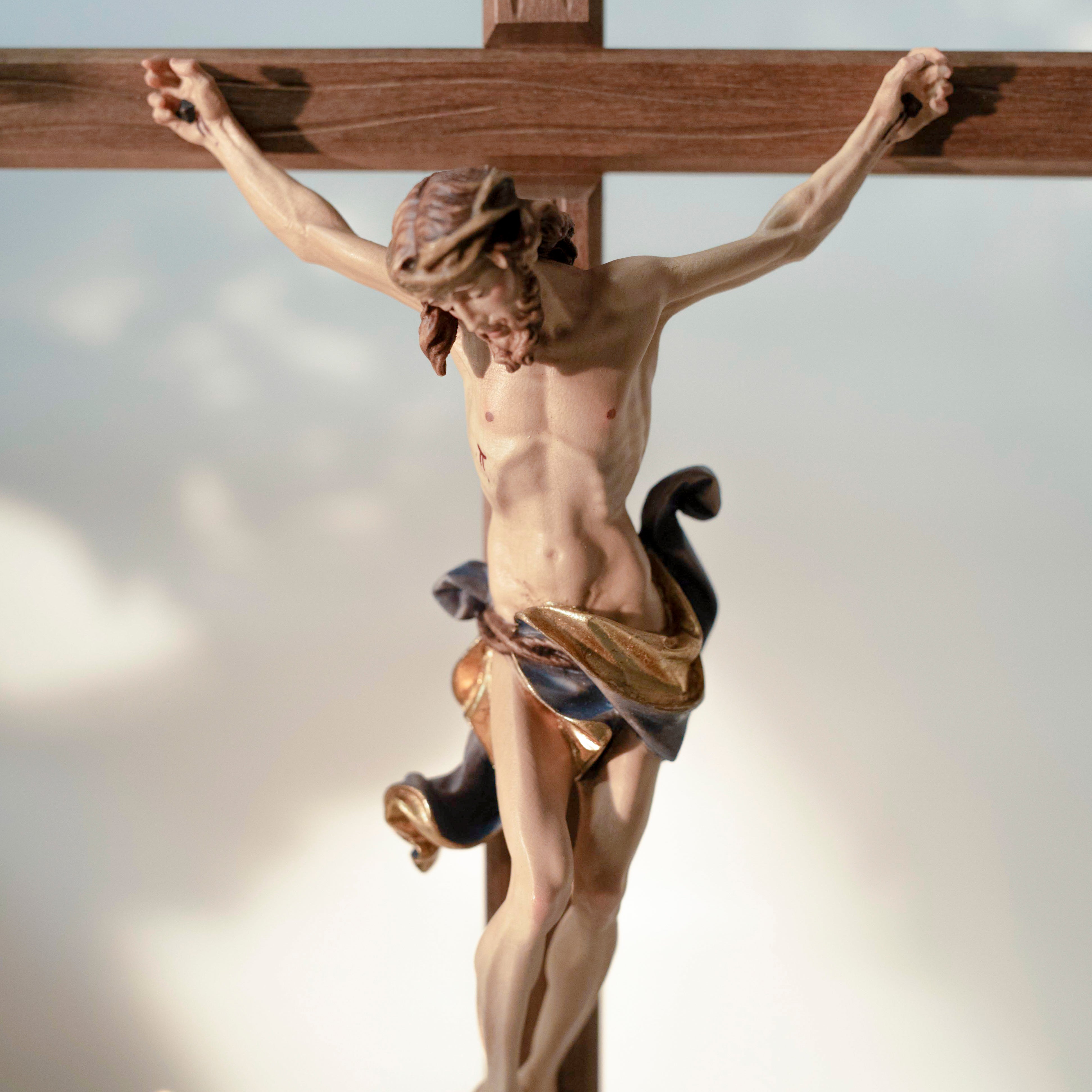 Vatican Crosses and Crucifixes | Savelli Religious